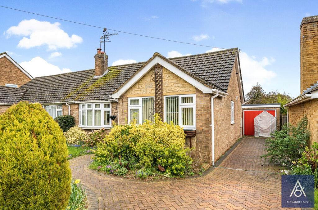 Horton Drive, Banbury OX17 3 bed bungalow - £350,000