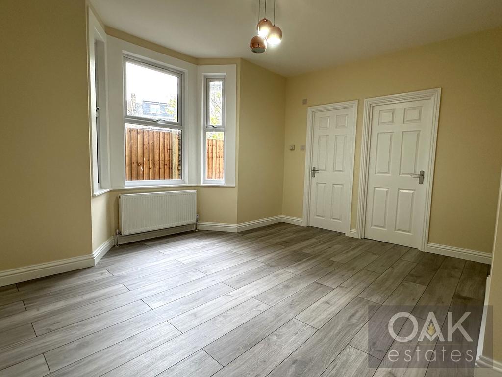 Manor Road, London N22 2 bed maisonette - £2,100 pcm (£485 pw)