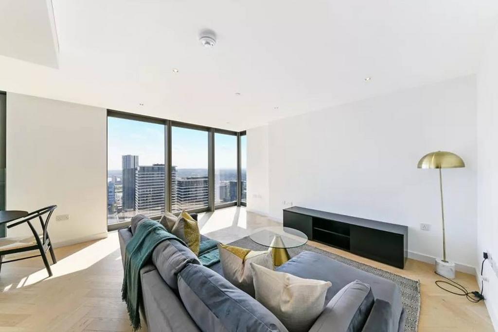 Marsh Wall, E14 2 bed flat to rent - £3,900 pcm (£900 pw)