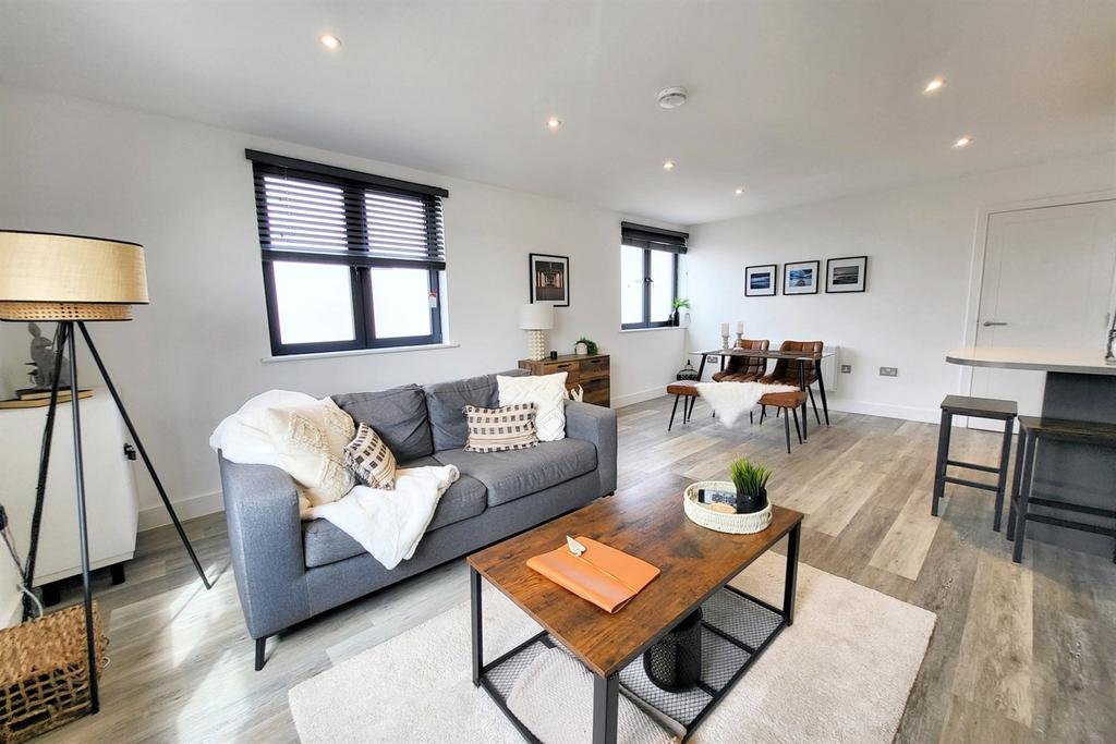 Bournemouth 2 bed flat - £265,000