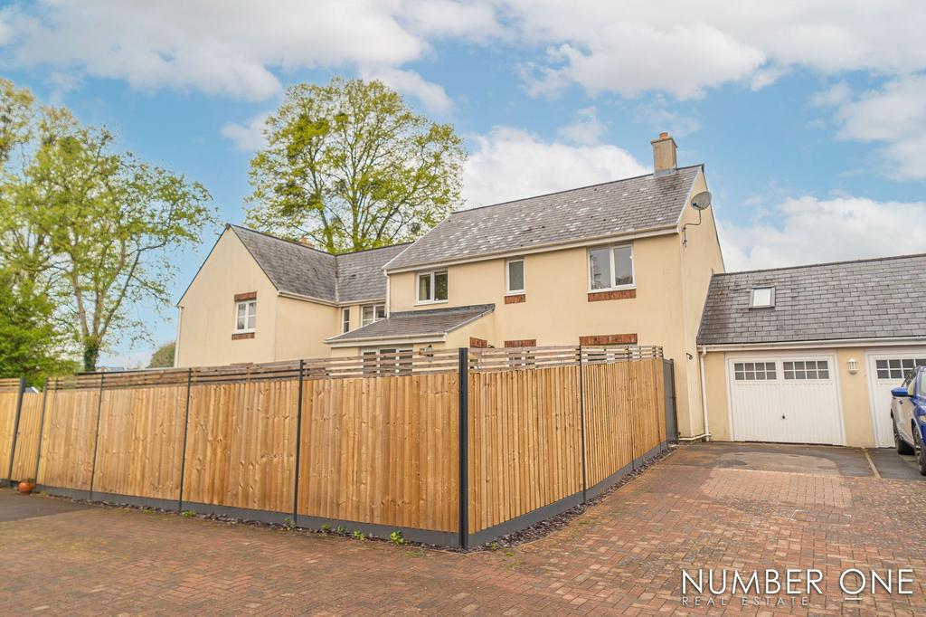 Roundbush Crescent, Caerwent, NP26 4 bed detached house for sale - £380,000