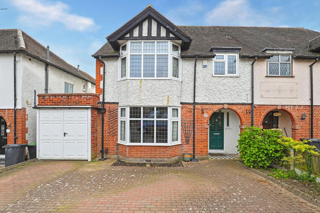 Priory Road, Loughton, IG10 4 bed semi-detached house - £895,000