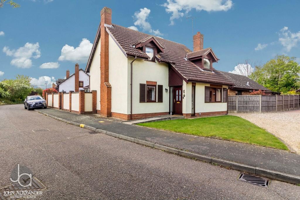 Longacres, Hanover Square, Feering 3 bed detached house - £425,000