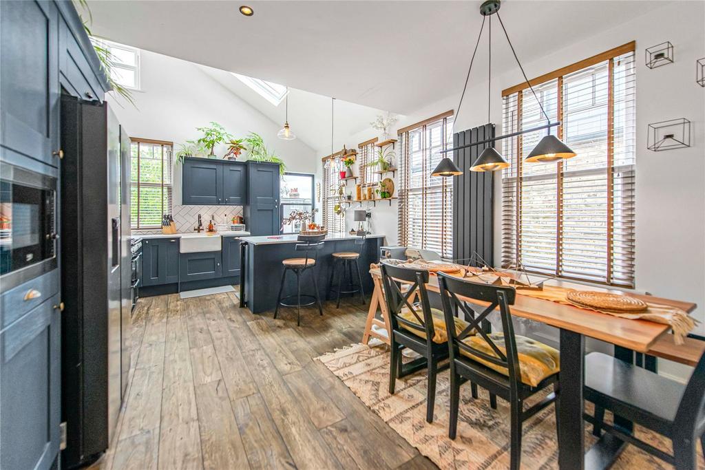 Kettering Street, Furzedown, SW16 3 bed flat - £650,000