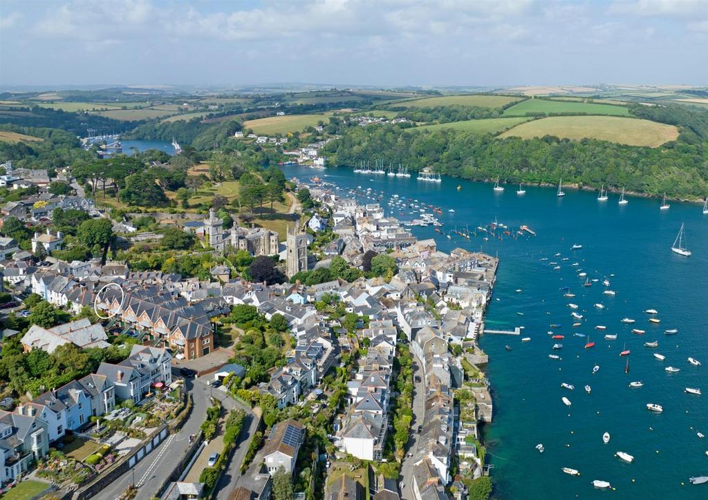Troy Court, Daglands Road, Fowey 3 bed terraced house - £860,000