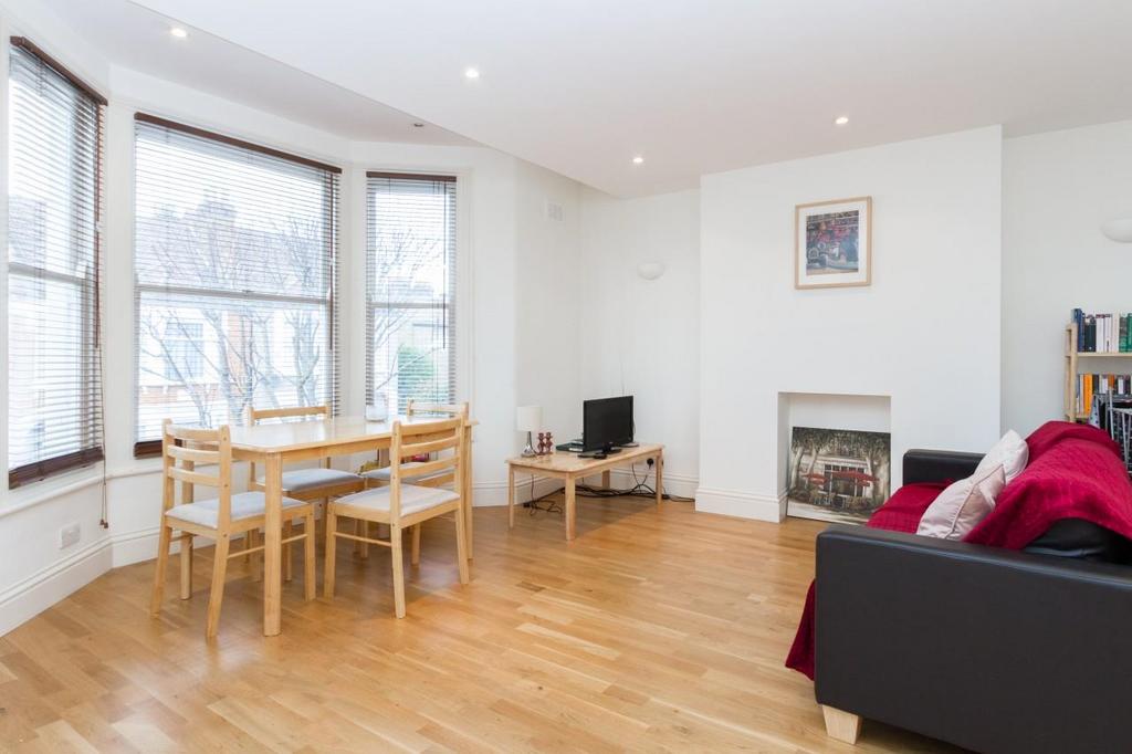 Sainfoin Road, SW17 2 bed flat - £1,907 pcm (£440 pw)