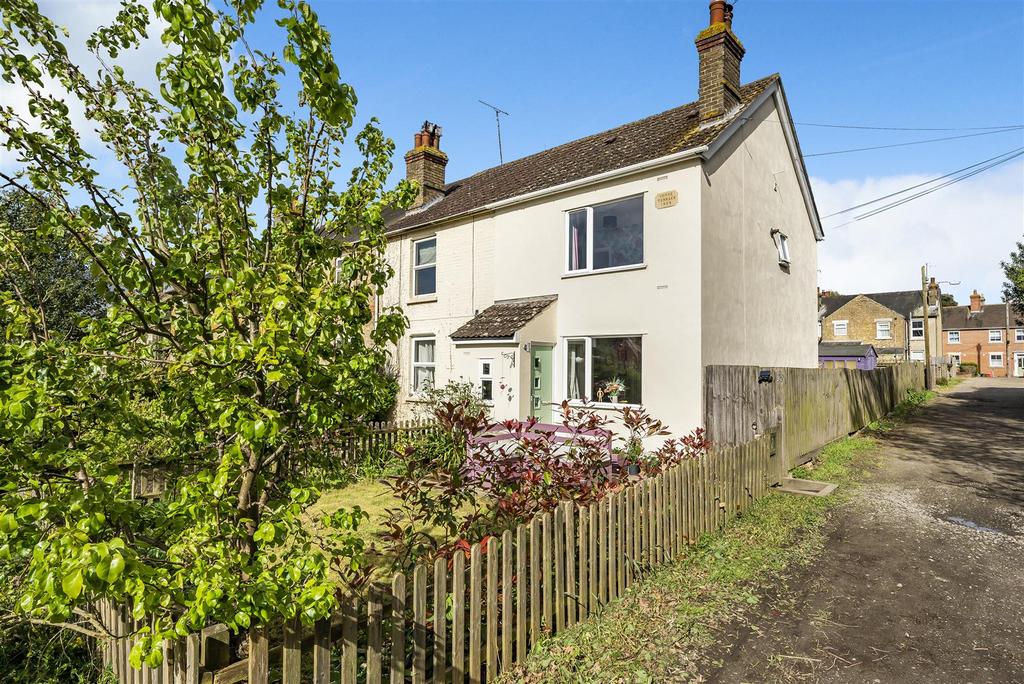 California Road, Mistley 3 bed end of terrace house - £300,000