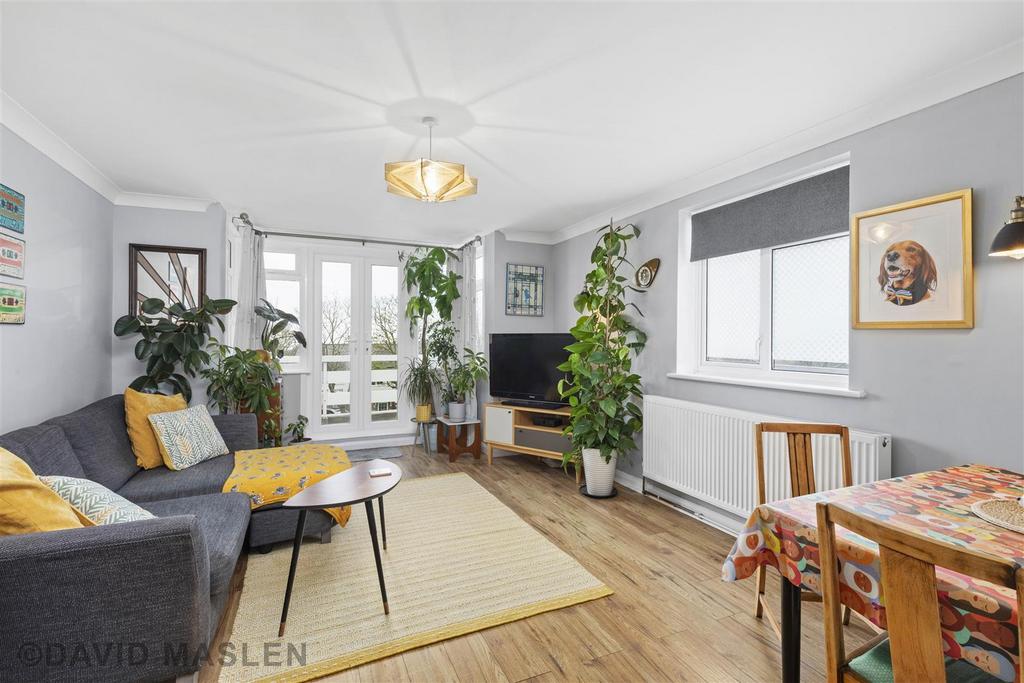 Warren Road, Brighton 2 bed flat - £300,000