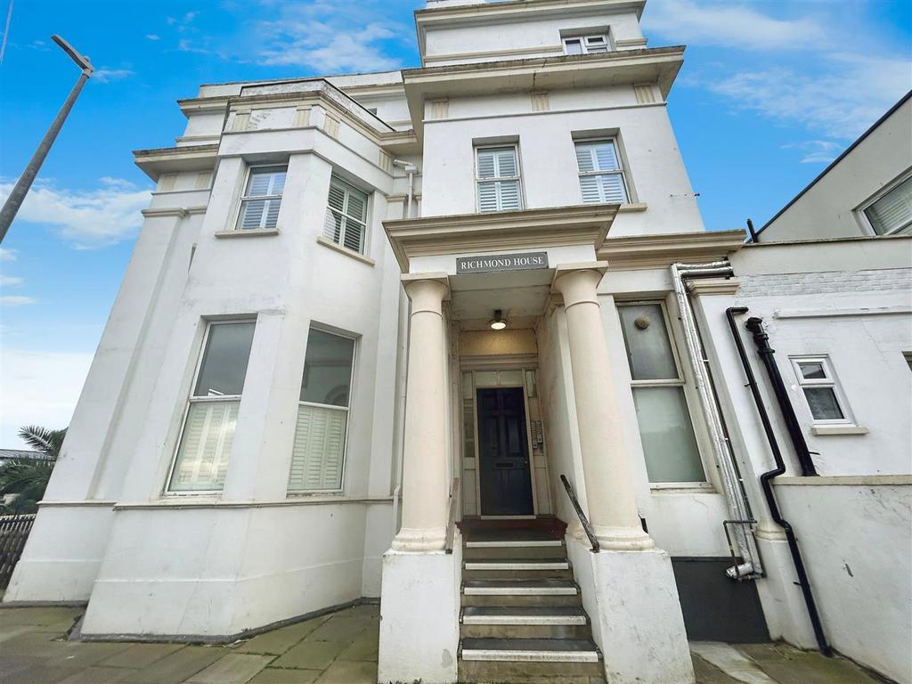 Richmond Street, Herne Bay 2 bed flat for sale - £175,000