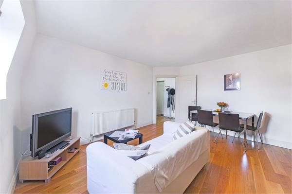 Crescent Lane, Clapham 2 bed apartment - £2,000 pcm (£462 pw)