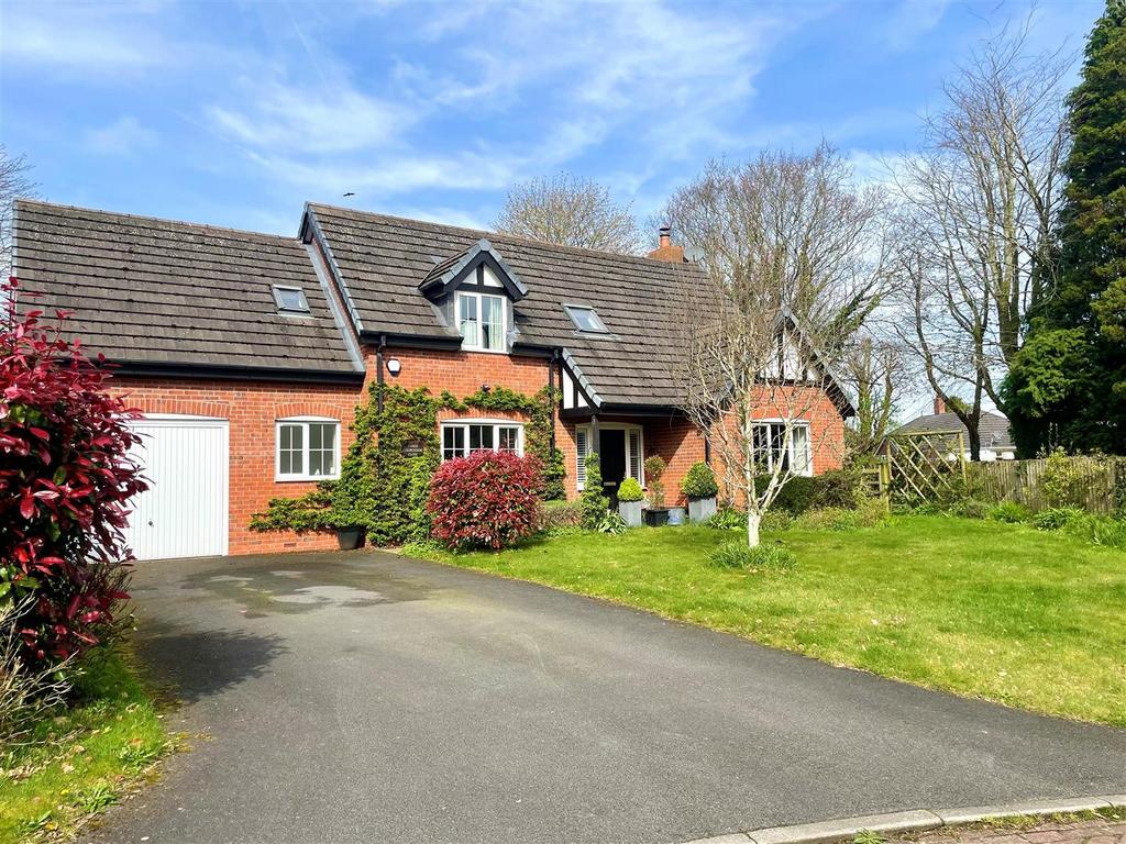 3 Churchside Close, Haslington, Crewe 3 bed detached bungalow - £495,000