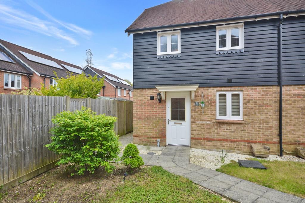 Perch Close, Ashford TN23 2 bed end of terrace house for sale - £285,000