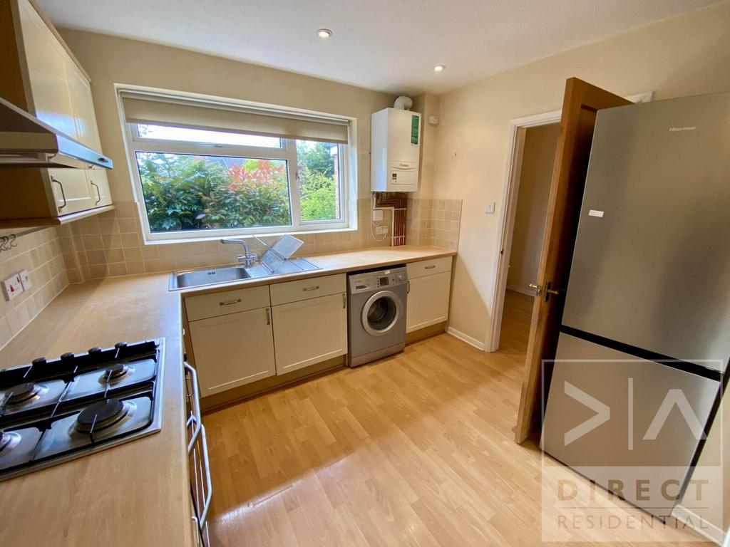 Marneys Close, Epsom KT18 3 bed terraced house - £2,250 pcm (£519 pw)