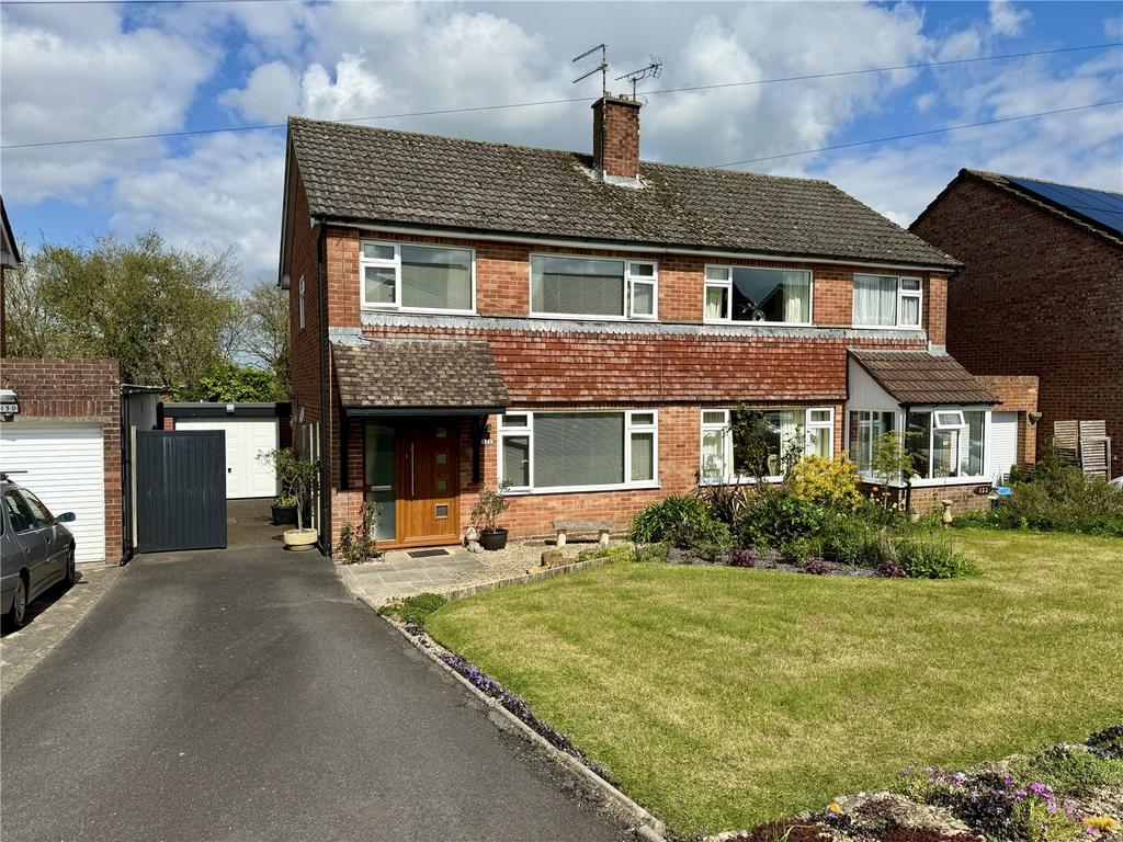 King Cuthred Drive, Somerset TA20 3 bed semi-detached house - £250,000