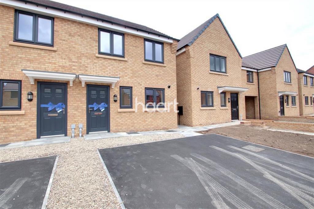 Carlen Drive 3 bed semi-detached house - £1,100 pcm (£254 pw)