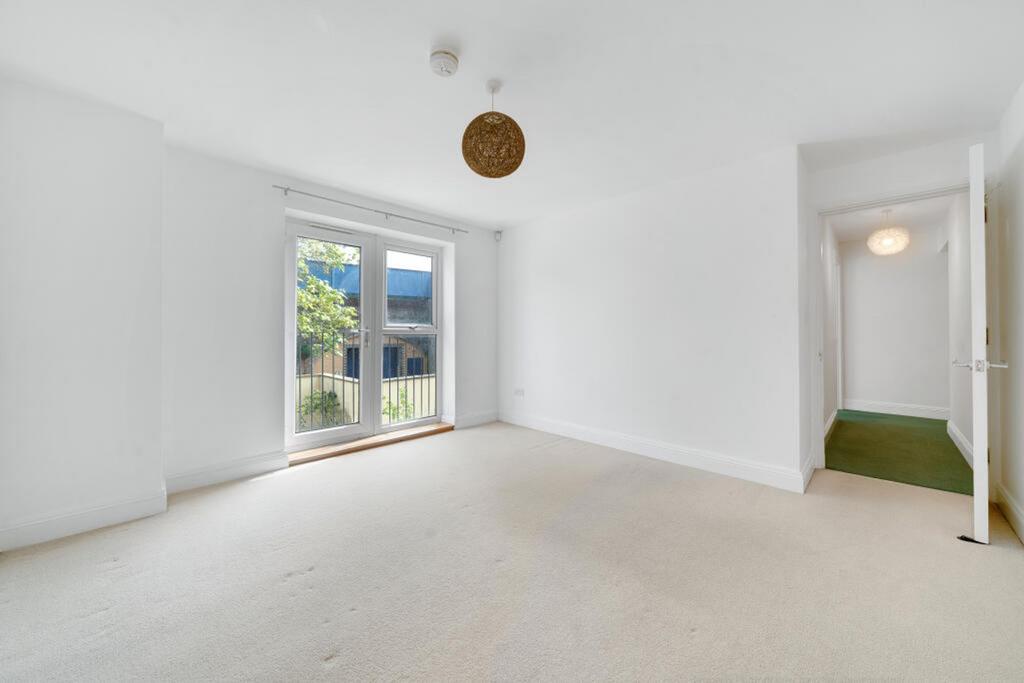 Martello Street, London E8 3 bed flat - £775,000