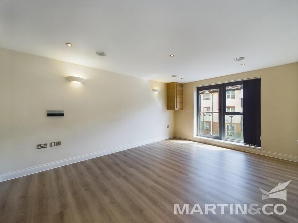 Victoria Court, Chelmsford 2 bed apartment - £260,000