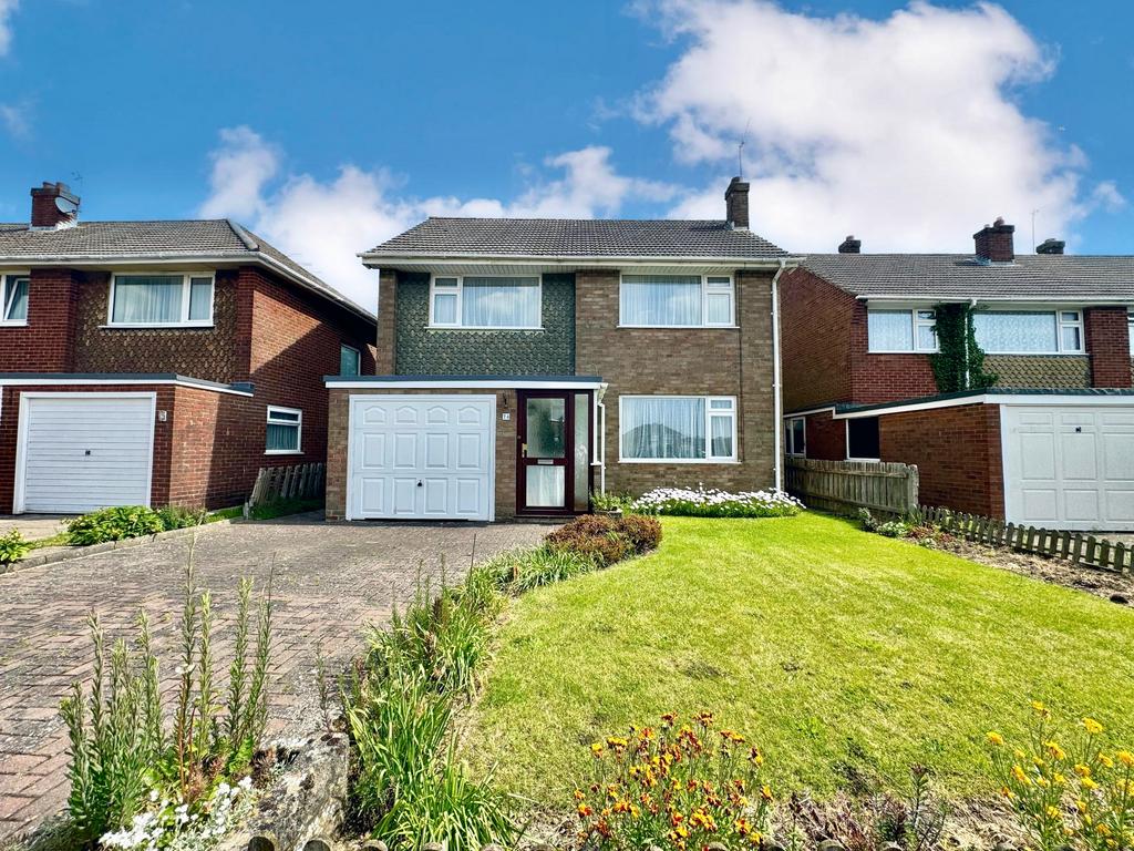 Upper Stratton, Swindon SN2 3 bed detached house - £300,000