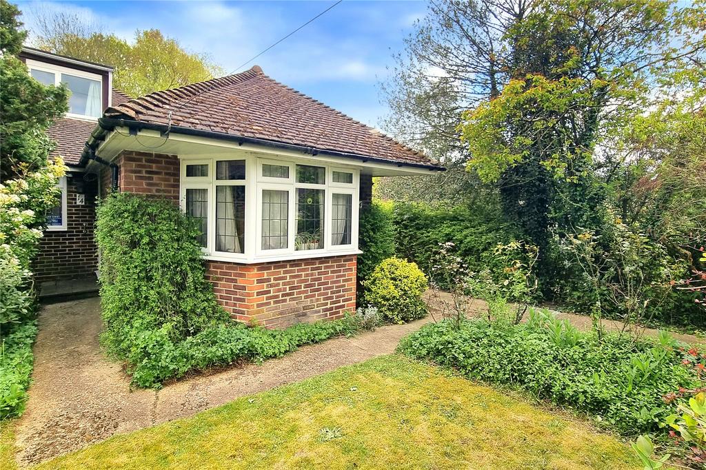 Smallfield, Surrey, RH6 3 bed bungalow - £420,000