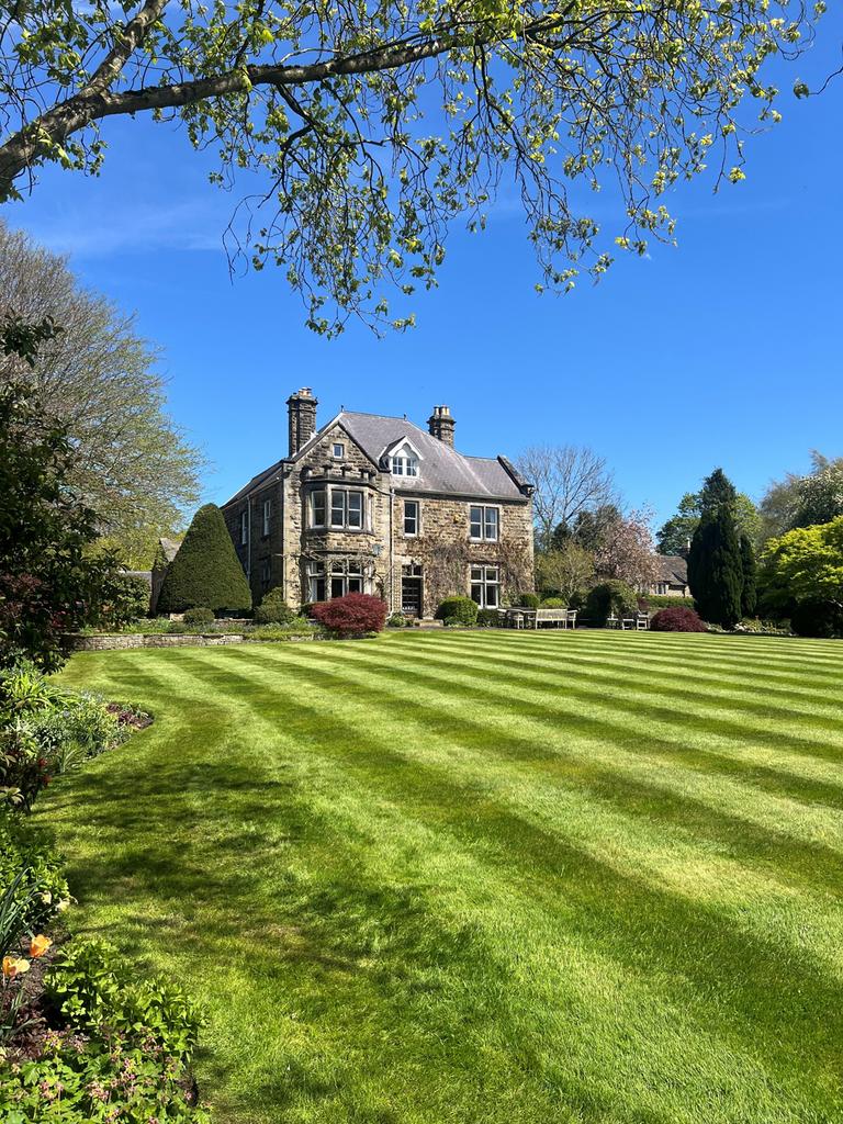School Lane, Baslow DE45 7 bed detached house - £2,500,000