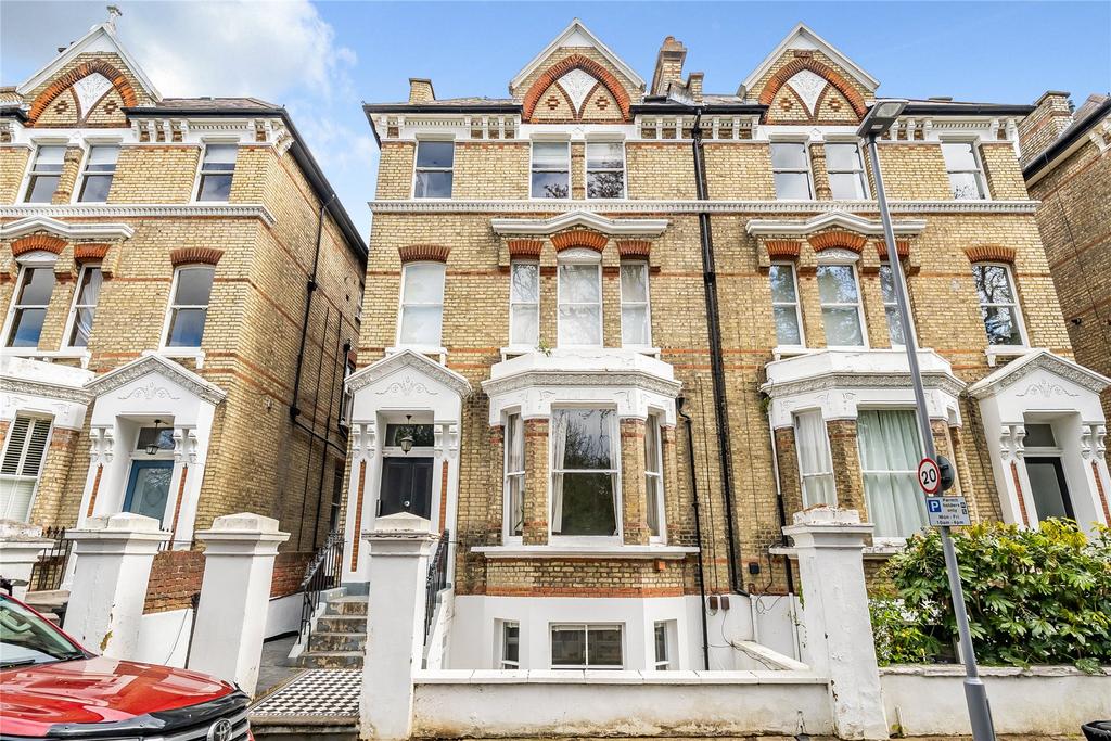 St. Andrew's Square, Surbiton KT6 3 bed flat for sale - £695,000