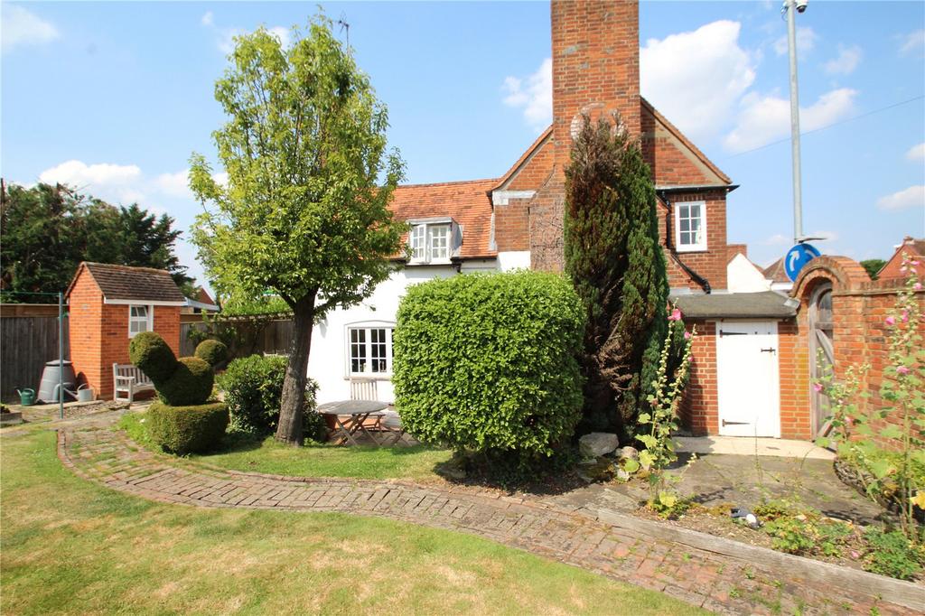 Basingstoke Road, Reading RG7 3 bed detached house - £675,000