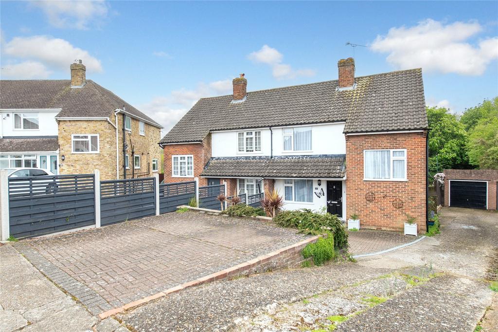 Yantlet Drive, Rochester, Kent, ME2 3 bed semi-detached house - £400,000