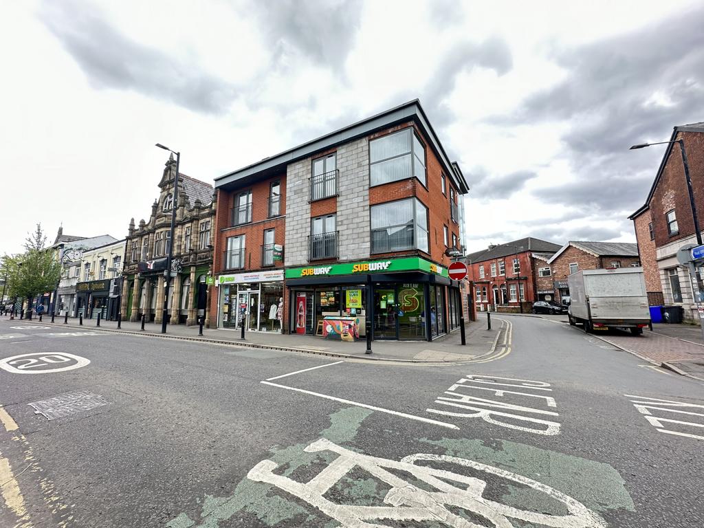 Wilmslow Road, Manchester, M20 2 bed flat - £995 pcm (£230 pw)