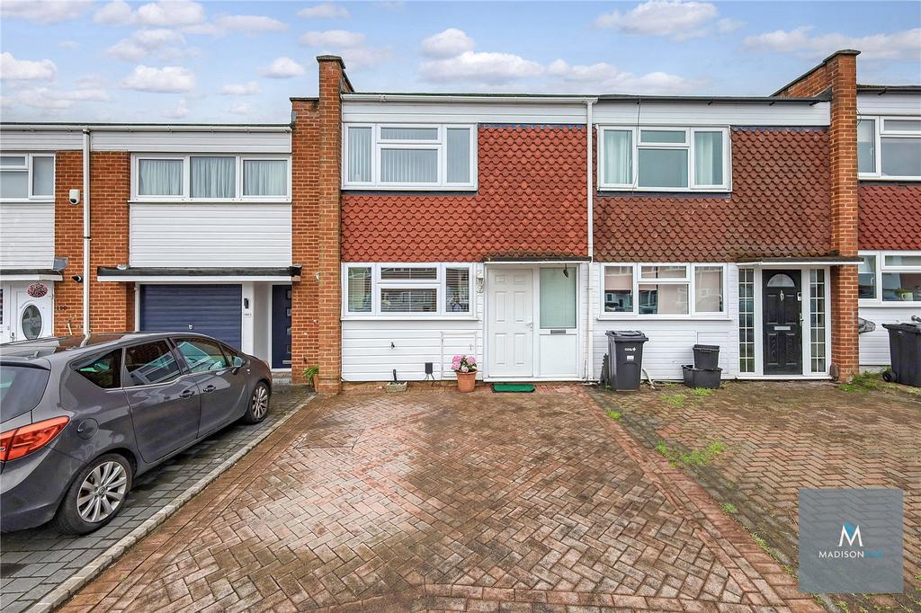 Long Green, Chigwell IG7 2 bed terraced house for sale - £400,000