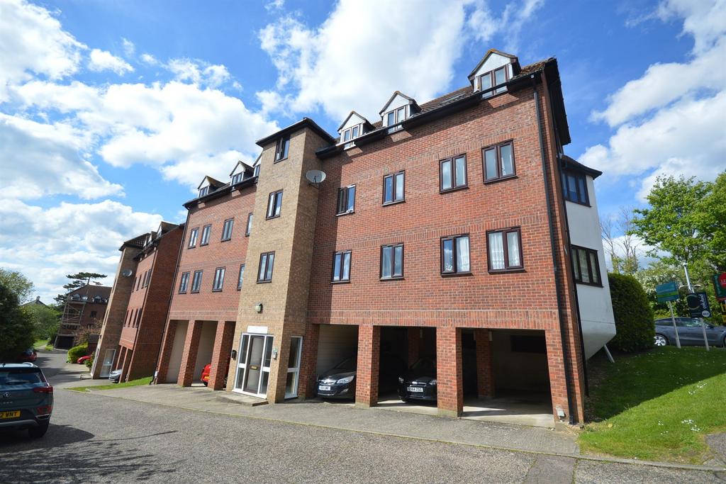Angle Side, Braintree, CM7 2 bed flat - £180,000