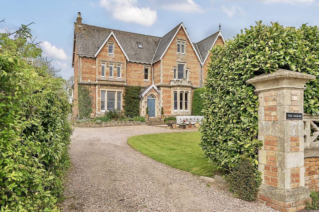 Private Road, Staplegrove Road, Taunton 7 bed semi-detached house - £ ...
