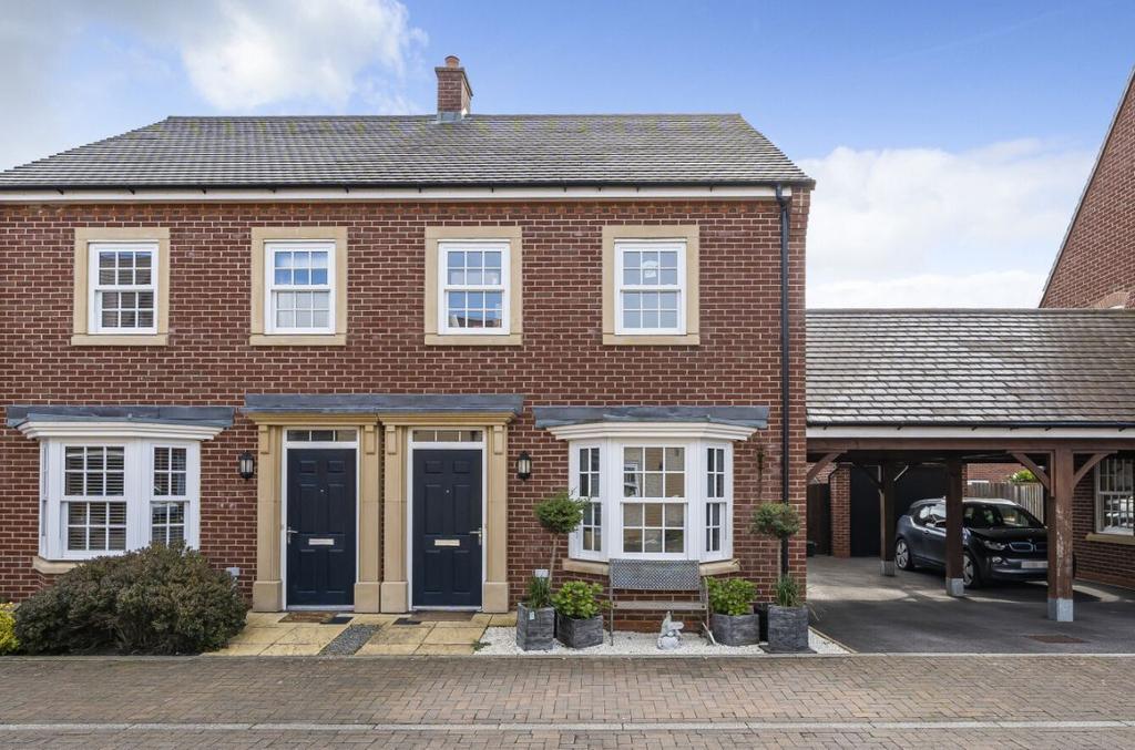Alwin Court, Great Denham, Bedford 3 bed semi-detached house - £330,000