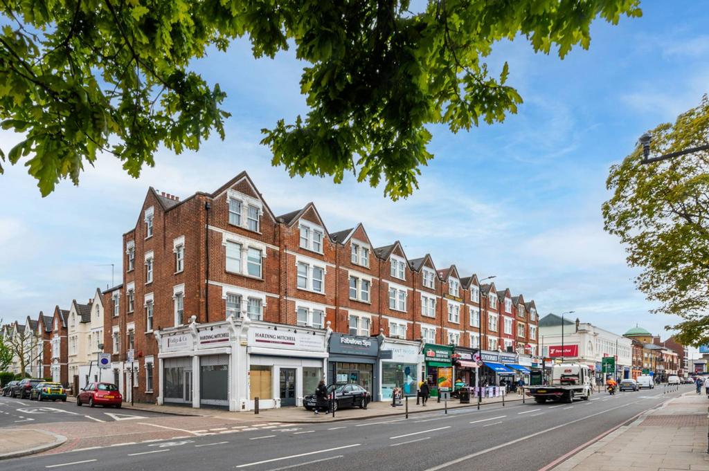 Balham High Road, Tooting Bec... 1 bed flat - £425,000