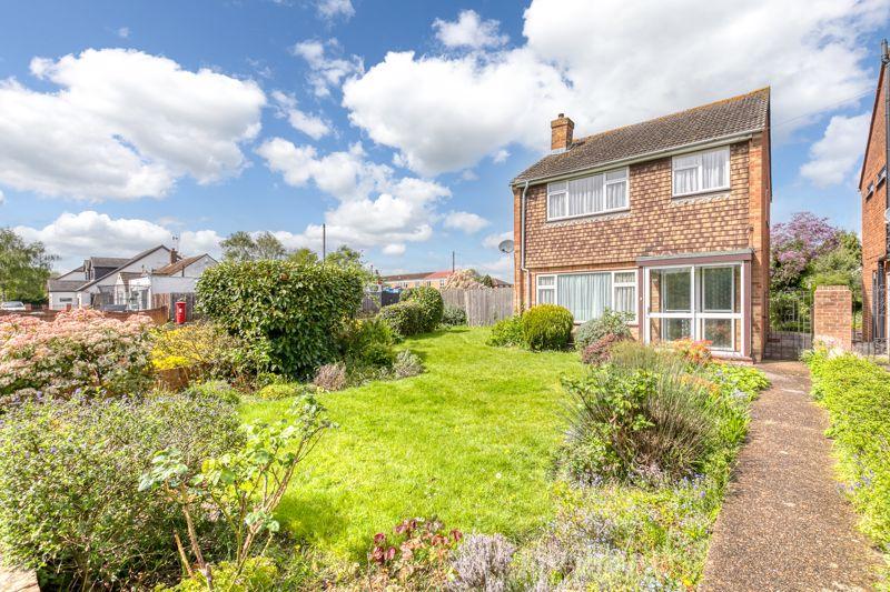 Field Common Lane, Walton-On-Thames 3 bed detached house - £550,000
