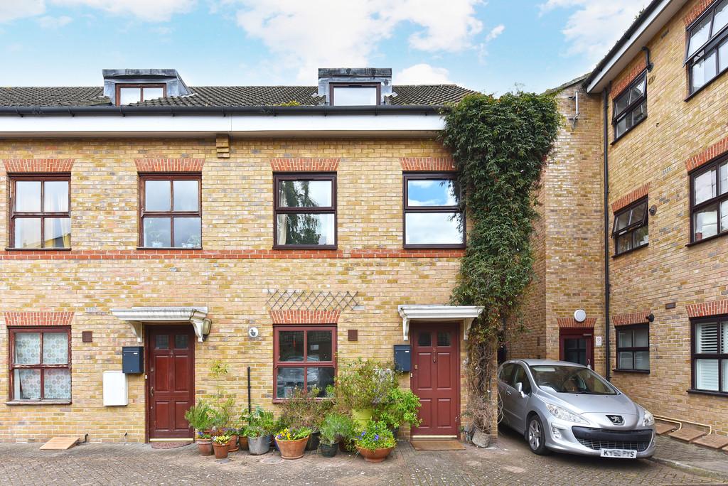 Louisa Close, London E9 3 bed mews - £900,000