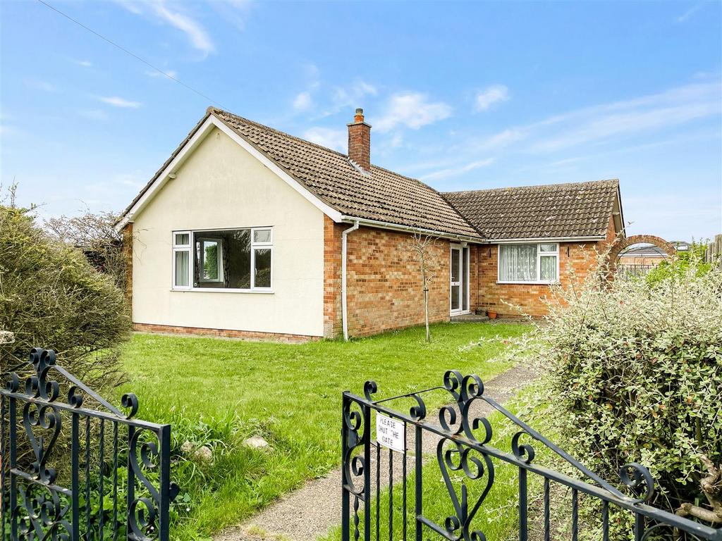 Rushmere Road, Gisleham, Lowestoft 3 bed detached bungalow - £275,000