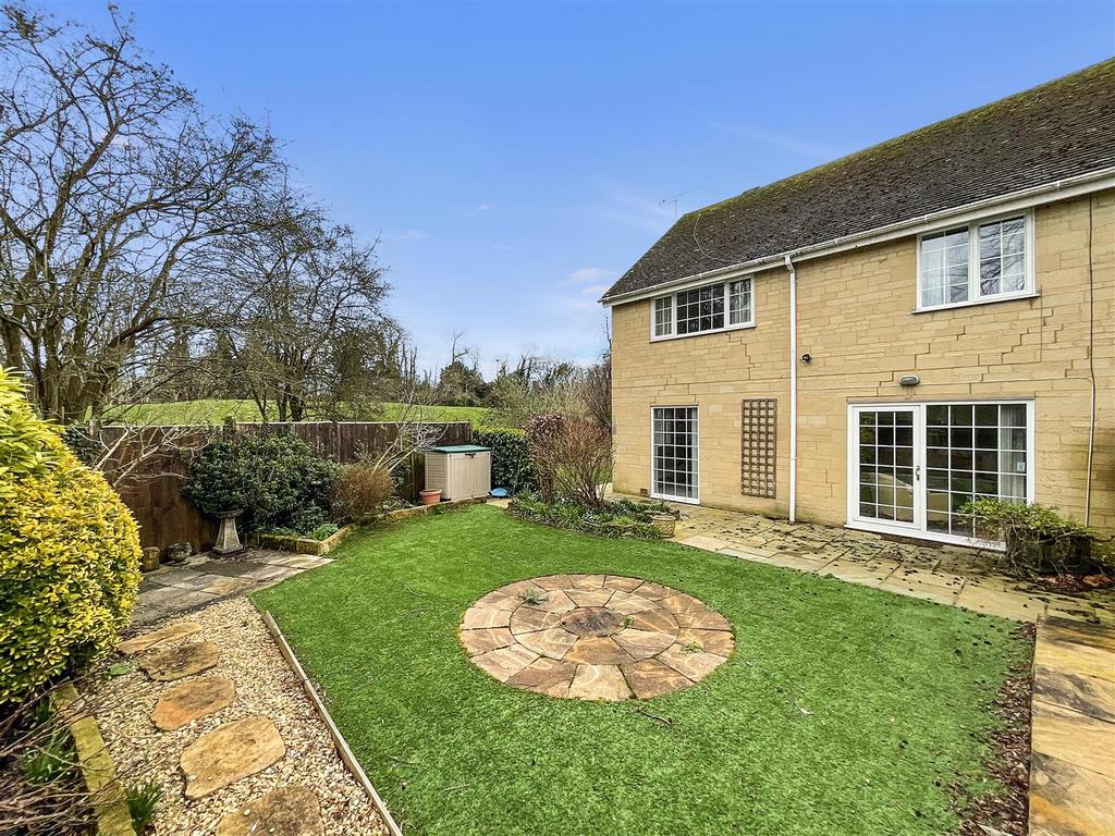 Corinium Gate, Cirencester 3 bed end of terrace house - £575,000