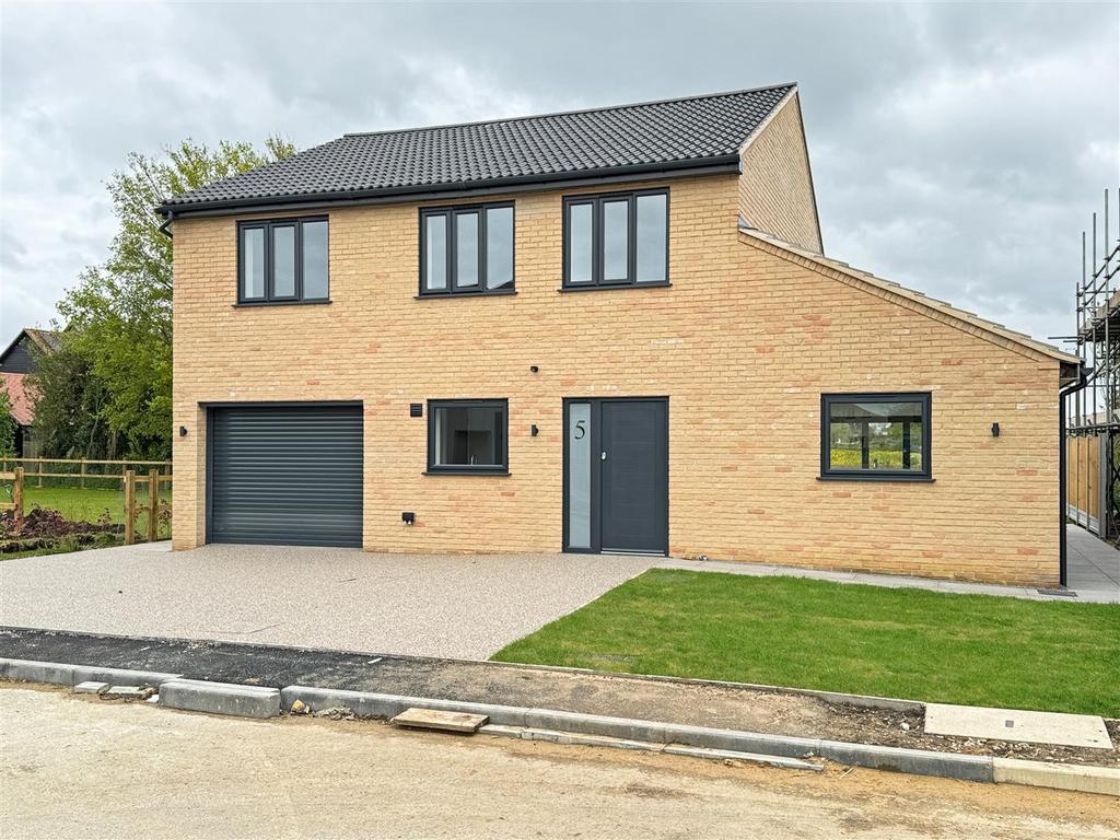 Russell Drive, Ely CB6 4 bed house for sale - £595,000