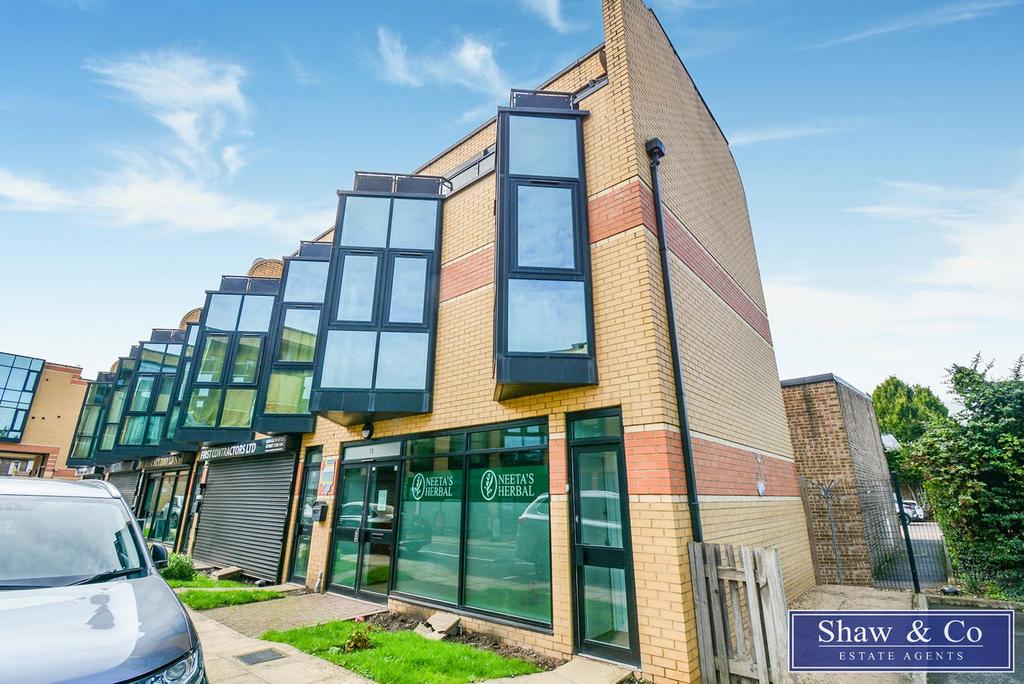 Hanworth Road, Hounslow TW3 Property - £450,000