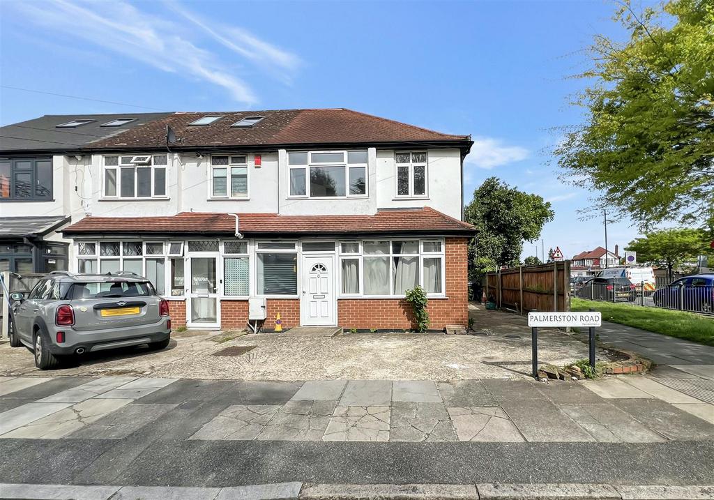 Palmerston Road, Twickenham TW2 5 bed end of terrace house - £630,000