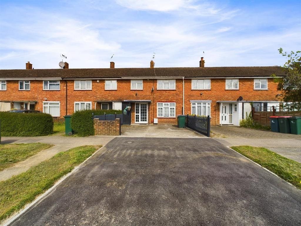 Cherry Lane, Crawley 3 bed terraced house for sale - £380,000
