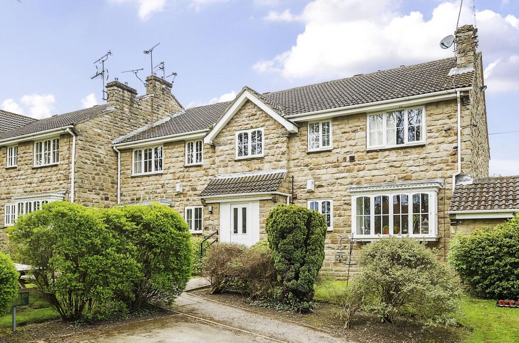 Stonefield, Thorner Lane, Scarcroft... 2 bed flat - £195,000