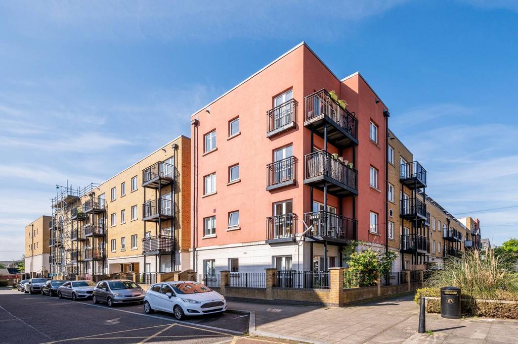 Mercer Court, Candle Street, Stepney... 2 bed flat - £475,000