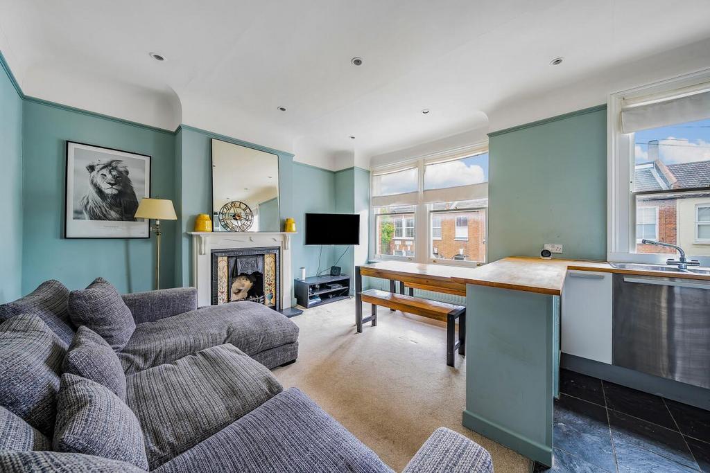 Khartoum Road, Tooting 2 bed flat - £470,000
