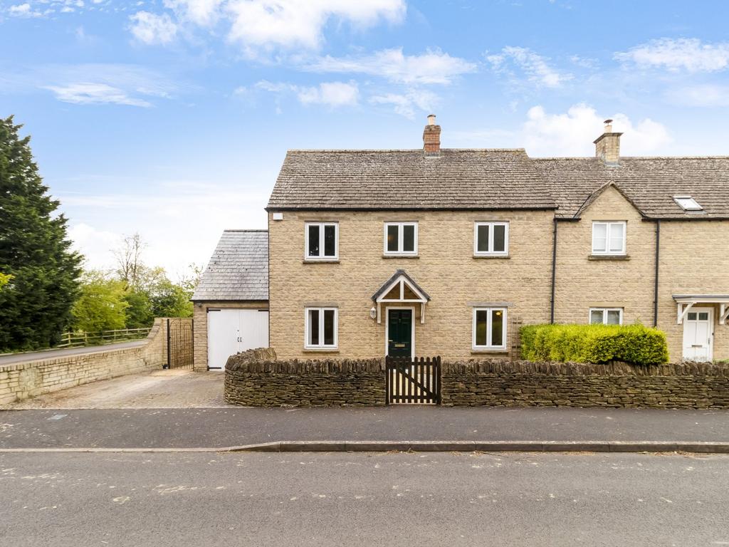 Saxon Way, Fairford, Gloucestershire... 3 bed semi-detached house - £ ...