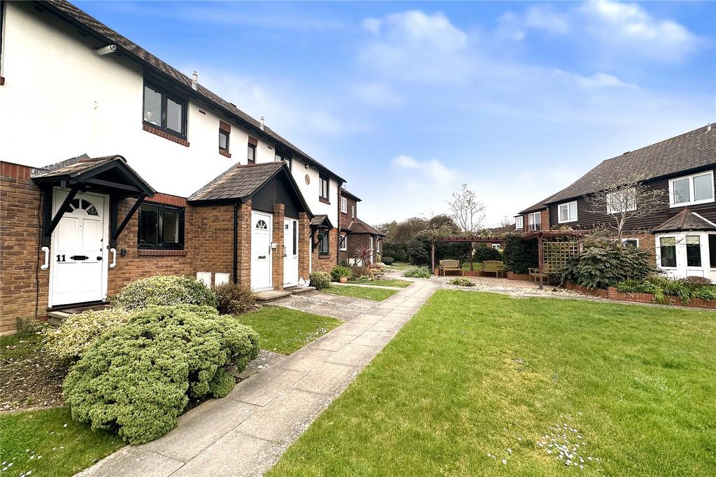 The Street, Rustington... 2 bed apartment - £225,000