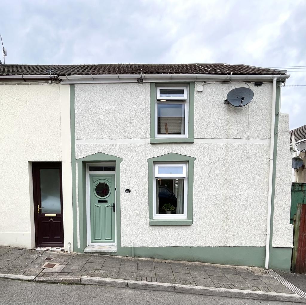 Aberdare CF44 2 bed end of terrace house - £109,995