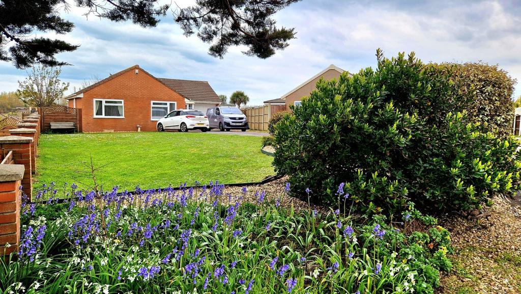 Rectors Close, Brean, Burnham-on-Sea... 2 bed bungalow - £350,000