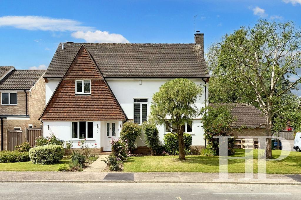 Hillside Close, Crawley RH11 4 bed detached house - £700,000