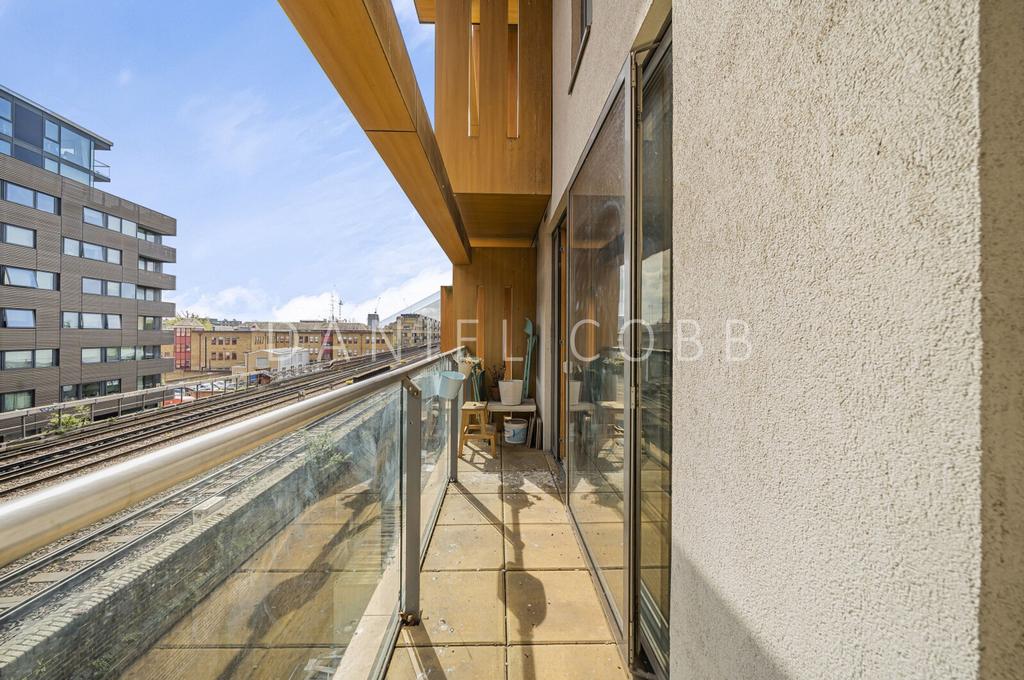 Crampton Street, London, SE17 2 bed apartment - £450,000
